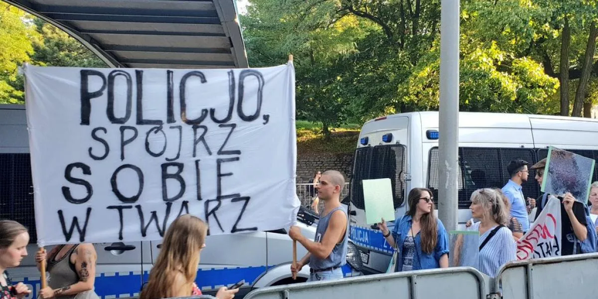 Gorąco w Senacie. Przeciwnicy reformy sądownictwa przynieśli ...
