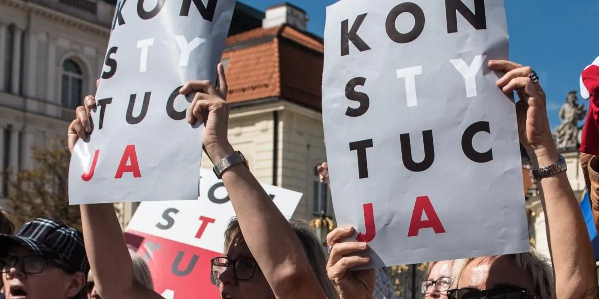 Zygmunt III Waza w koszulce z ″konstytucją″. KOD-ziarze o czymś chyba ...