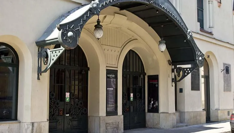 Ta konstrukcja grozi zawaleniem. Remont w Starym Teatrze | Niezalezna.pl