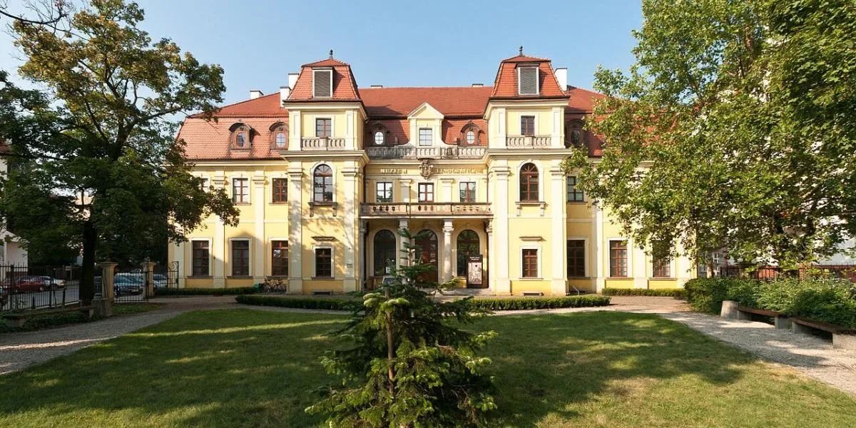 Zbiory z Szydłowca na wystawie we Wrocławiu | Niezalezna.pl