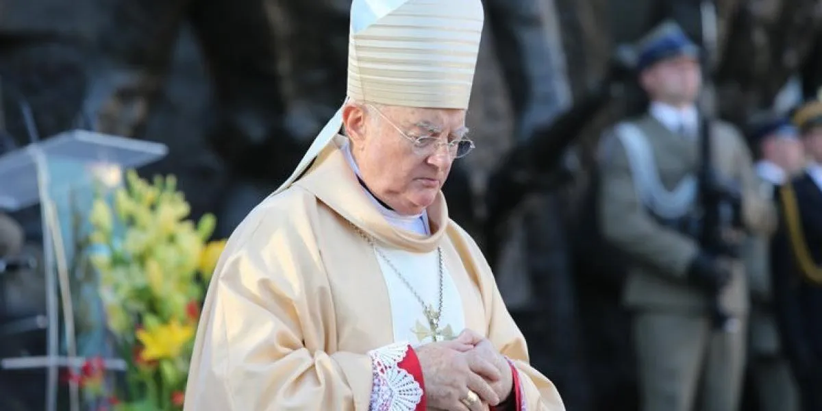 Abp Hoser pisze list do abpa Jędraszewskiego. ″Alegoria o tęczowej ...