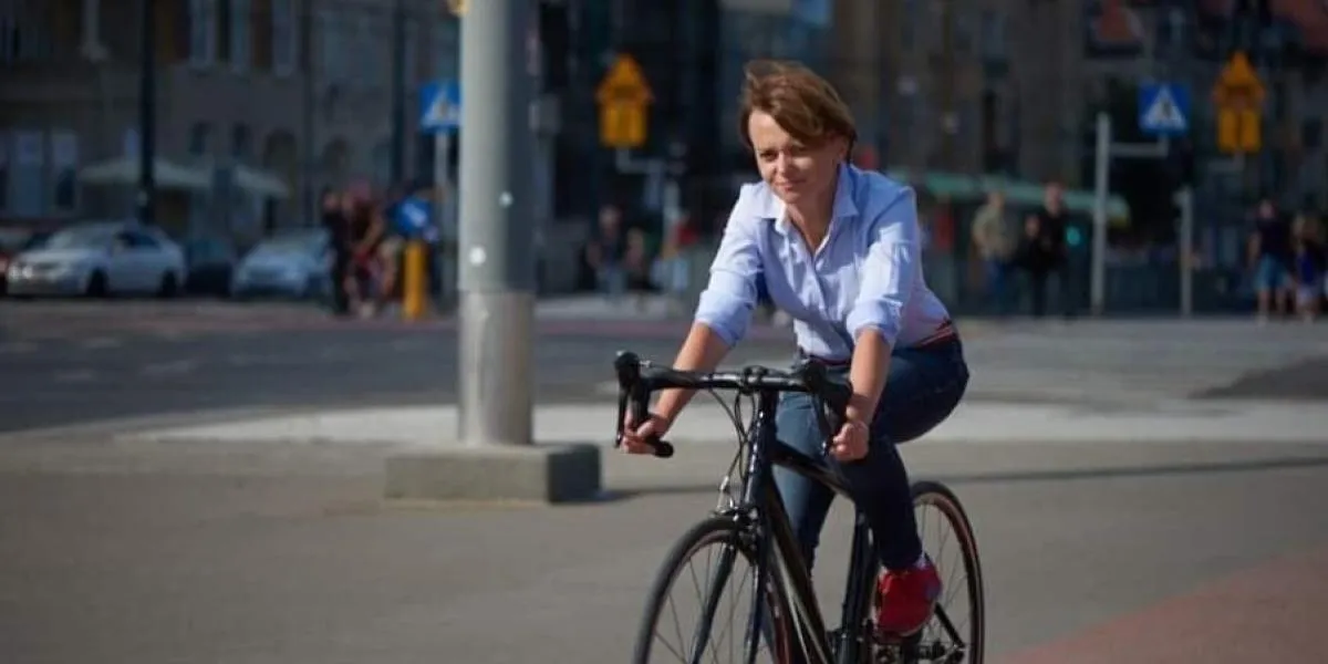 Jadwiga Emilewicz pojechała rowerem na mszę świętą. W trakcie ...