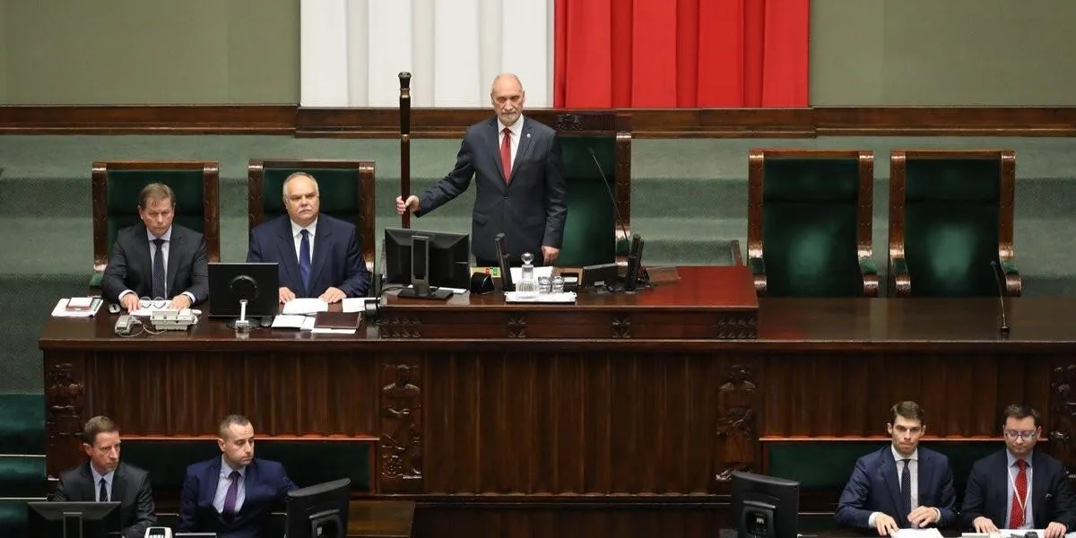 Antoni Macierewicz otworzył pierwsze posiedzenie Sejmu IX kadencji ...