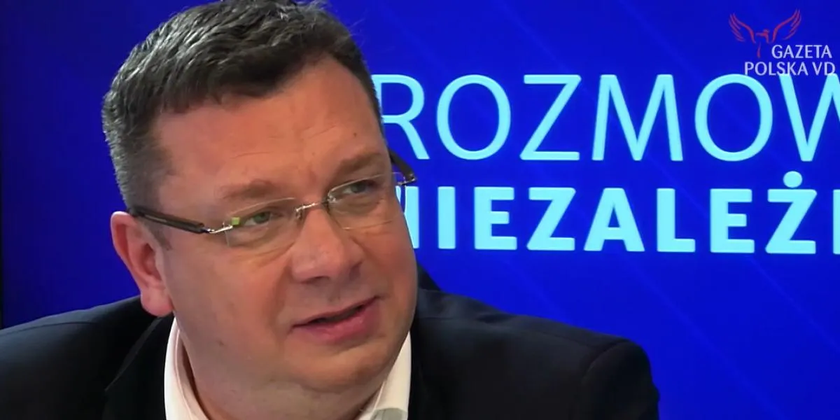 Kuriozalne słowa Tuska o „rzucaniu się na niezależne sądownictwo” i ...