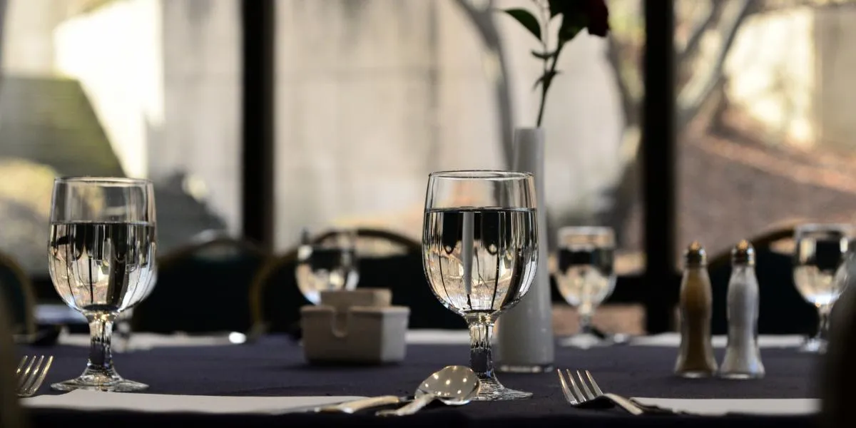 Co z pracą restauracji hotelowych w myśl nowych obostrzeń? Hotelarze ...