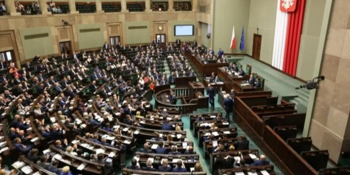 Najnowszy SONDAŻ! PiS wciąż zdecydowanym liderem. Duża przewaga nad KO ...