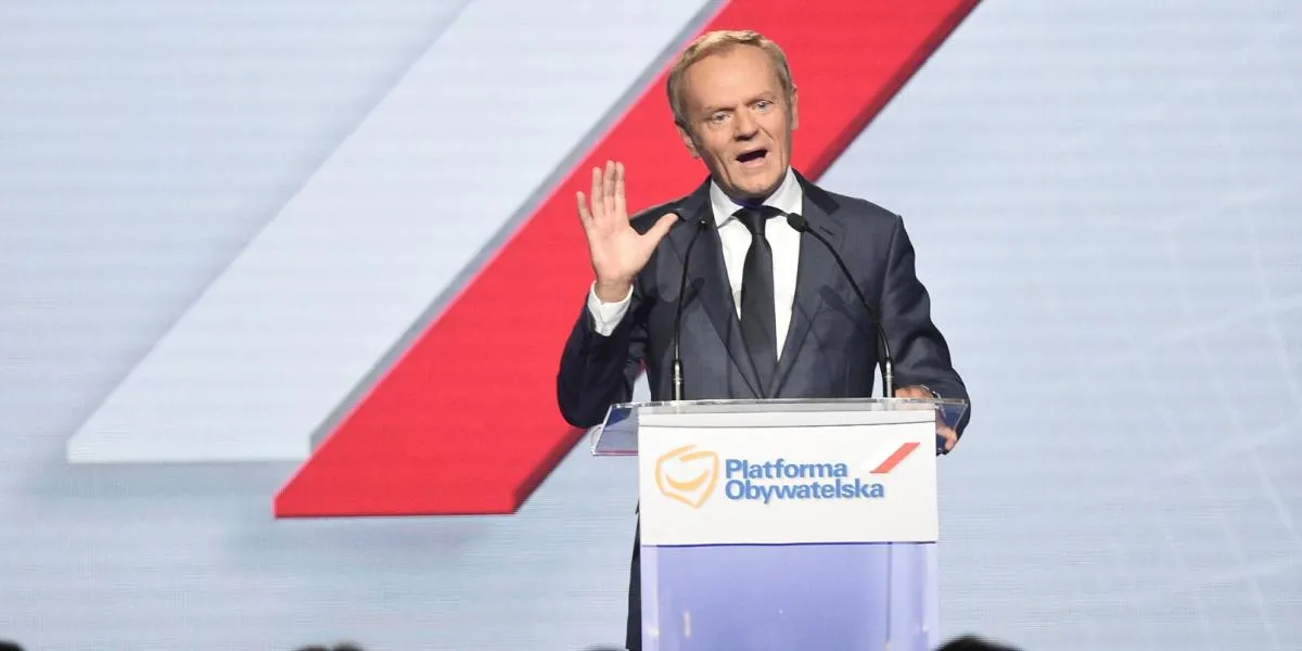 Ma nową fuchę, ale stare nawyki. Tusk pisze na twitterze o konstytucji ...