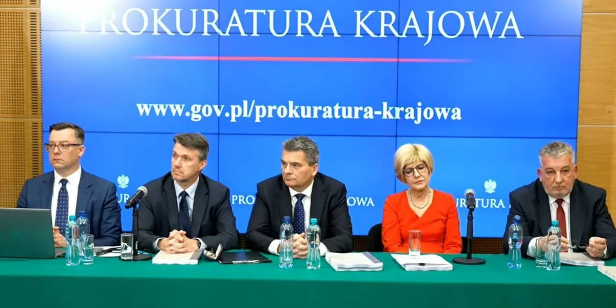 Lex Super Omnia składało zawiadomienia. Zajęli się nimi działacze (byli i obecni) stowarzyszenia ...