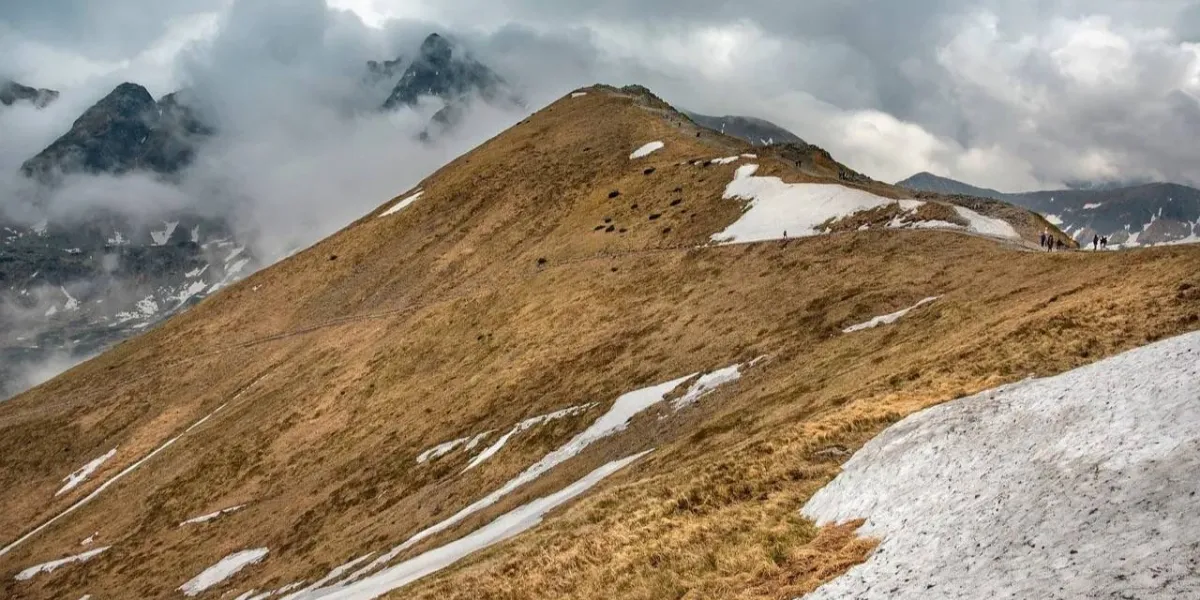 Tatry: śnieg, lawiny i zamknięte szlaki | Niezalezna.pl