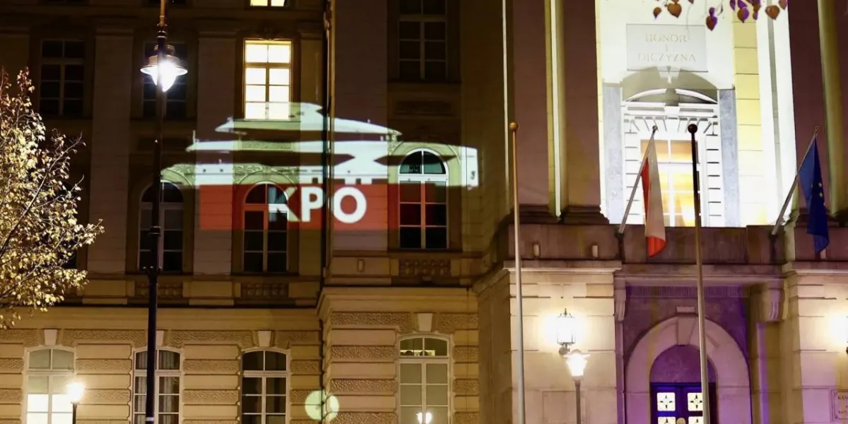 Iluminacje na budynku KPRM. Policja przyjechała z interwencją. Chodzi o ...